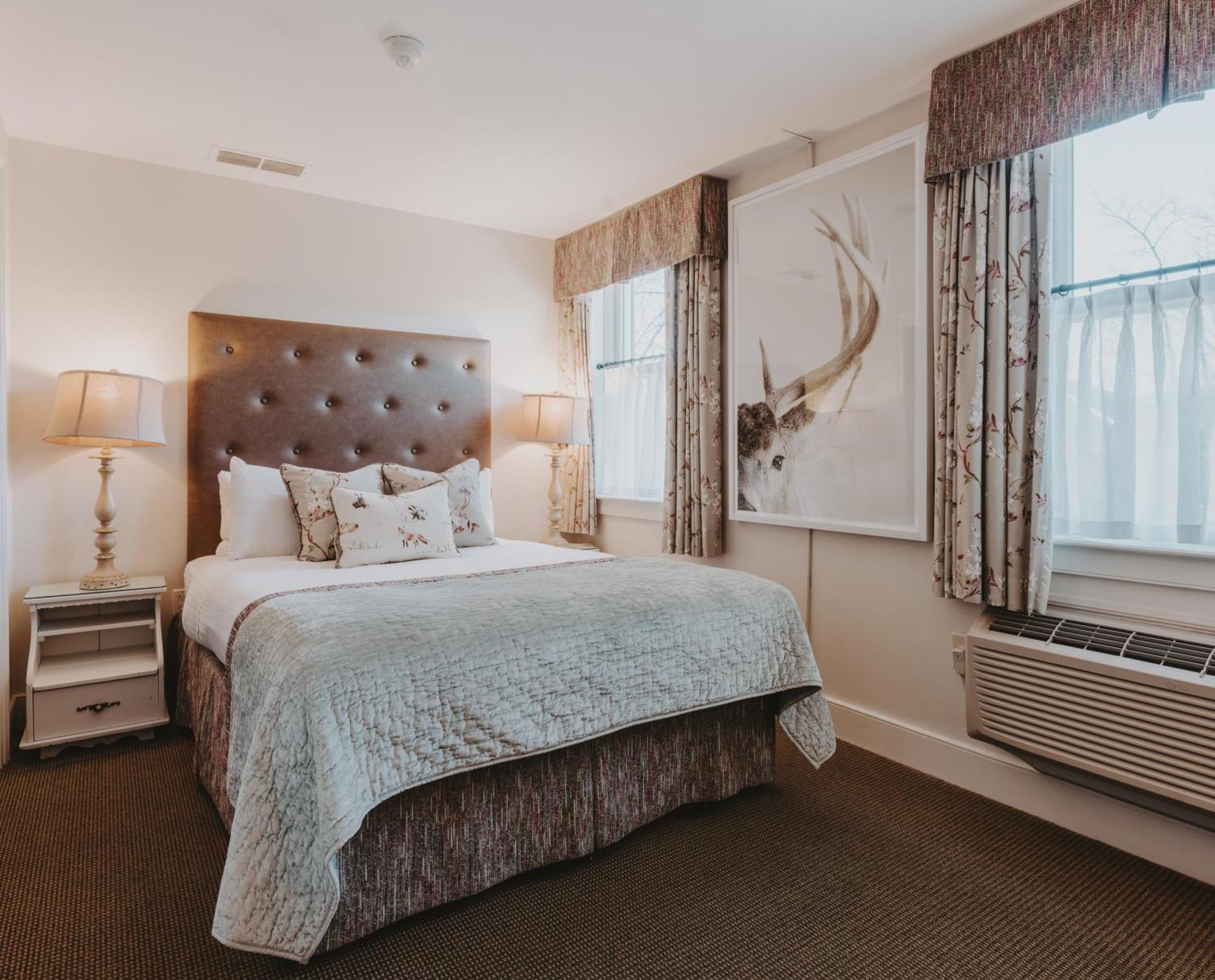 MOFFAT INN | ⋆⋆⋆ | NIAGARA-ON-THE-LAKE, CANADA | SEASON DEALS FROM $145