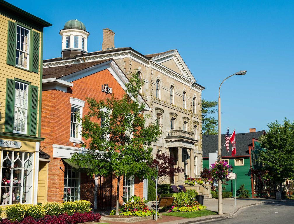 MOFFAT INN | ⋆⋆⋆ | NIAGARA-ON-THE-LAKE, CANADA | SEASON DEALS FROM $145