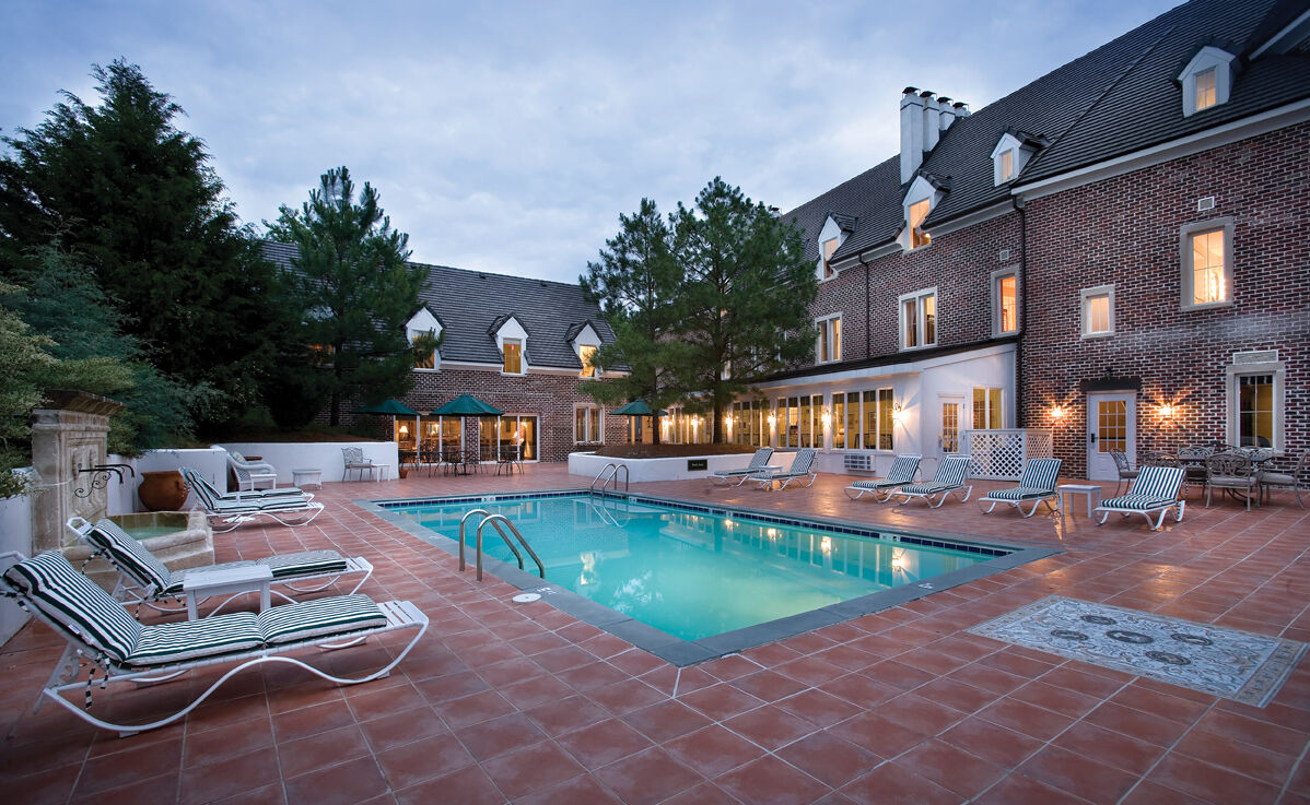 MOFFAT INN | ⋆⋆⋆ | NIAGARA-ON-THE-LAKE, CANADA | SEASON DEALS FROM $145